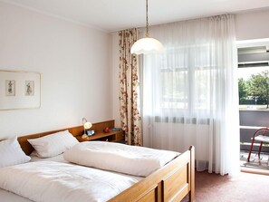 Quarto Duplo, varanda | Cofre no quarto, secretária, cortinas/cortinados opacos 