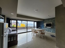 Apartamento (Krund) | Sala de estar | Televisor LED de 32 polegadas com canais por cabo, filmes pagos 