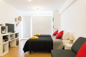 Estúdio, varanda (Onas) | Roupa de alta qualidade, edredões de penas, camas de colchão pillowtop 