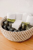 Quarto duplo standard, várias camas, para n ão fumantes | Banheiro | Chuveiro, secador de cabelo (mediante solicitação), toalhas de banho 