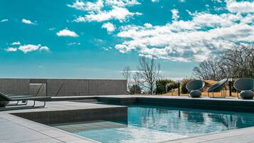 Piscina exterior sazonal