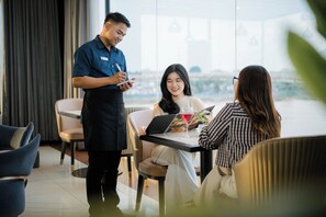 Café da manhã, almoço e jantar