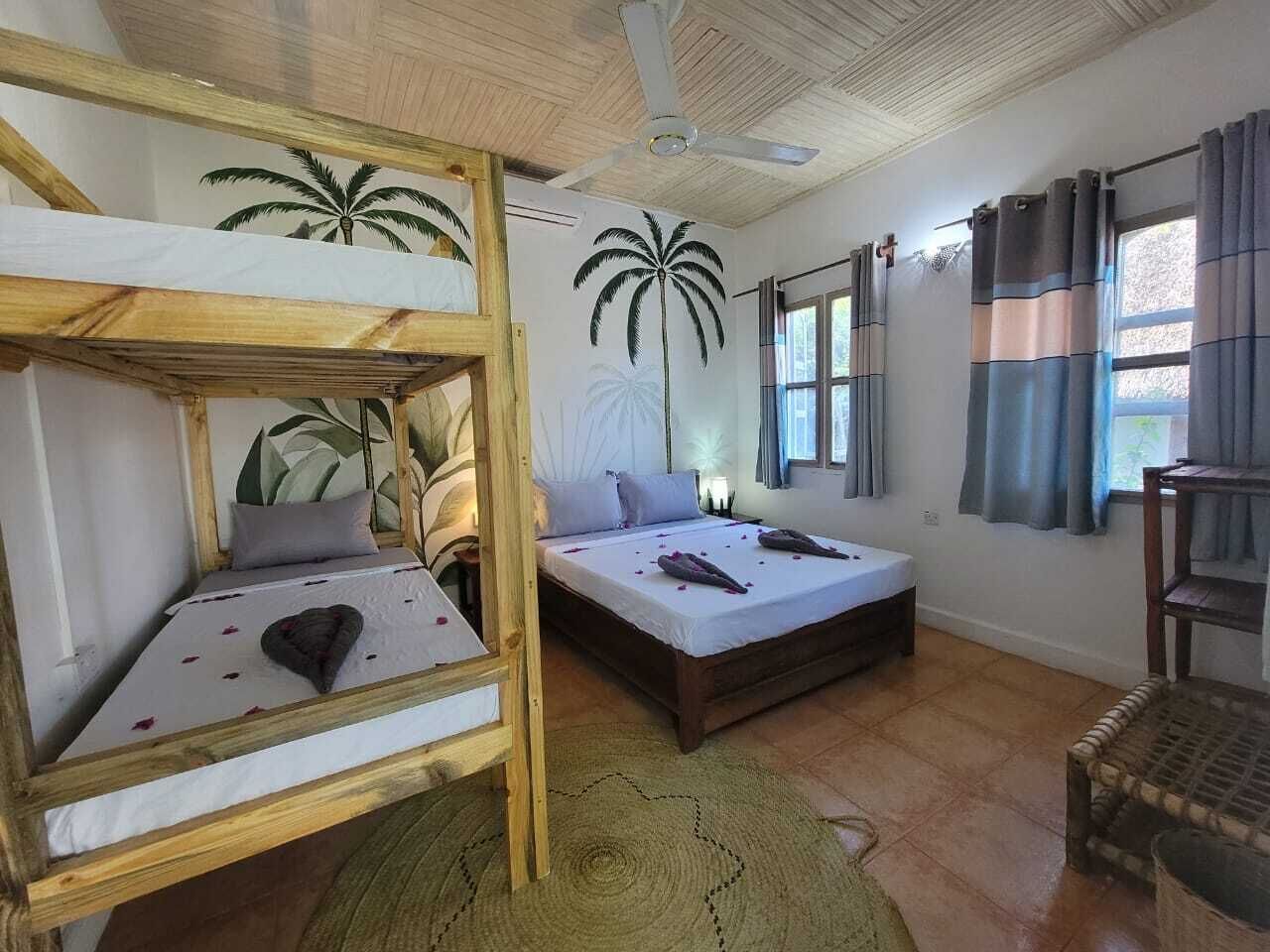 Quarto Duplo Familiar | Roupa de alta qualidade, cofre no quarto, cortinas/cortinados opacos 