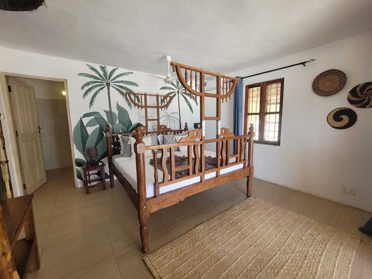 Quarto casal | Roupas de cama premium, cofres nos quartos, cortinas blackout