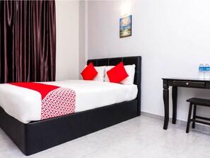 Quarto Duplo Deluxe, 1 cama queen-size, não fumadores | Secretária, ferro/tábua de engomar, Wi-fi grátis