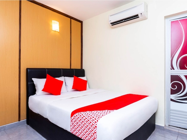 Quarto Duplo Standard, 1 cama queen-size, não fumadores | Secretária, ferro/tábua de engomar, Wi-fi grátis