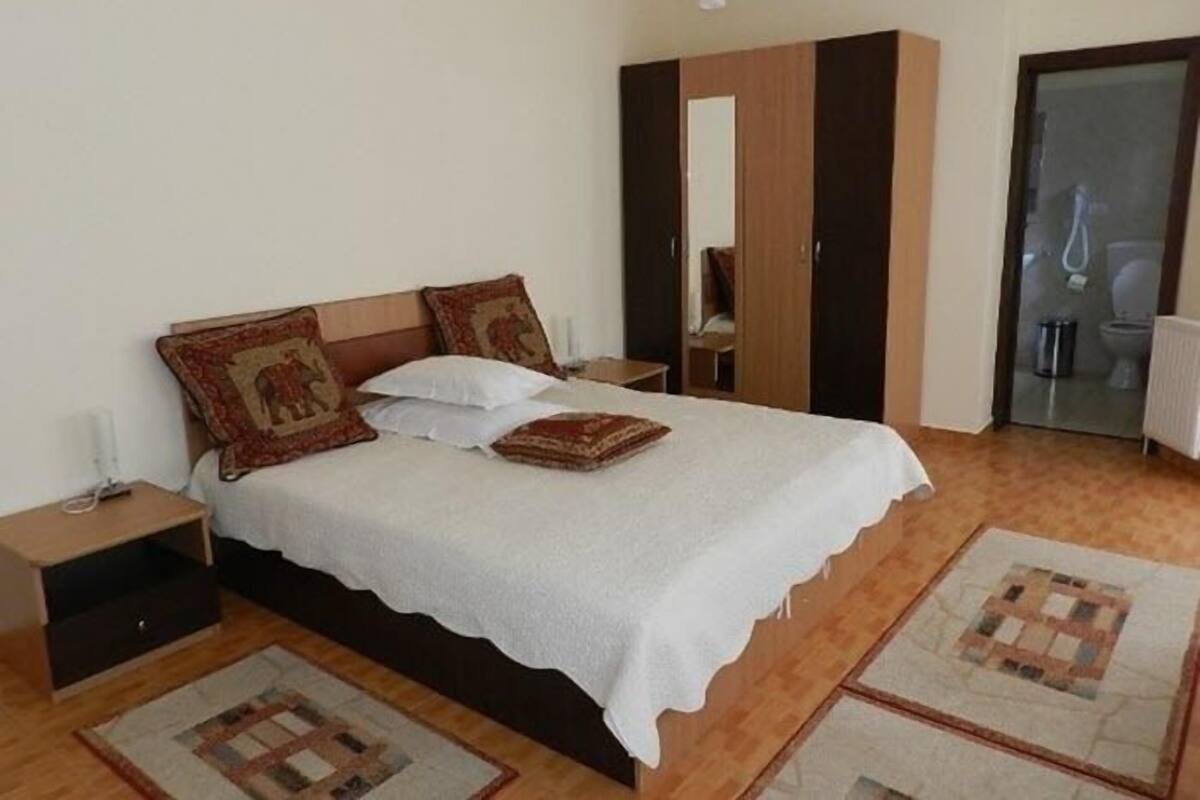 Quarto Duplo Deluxe, 1 cama queen-size | Minibar, cofre no quarto, quartos insonorizados, camas desdobráveis 