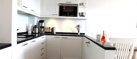 Estúdio, para não fumantes | Cozinha privada | Geladeira grande, micro-ondas, cooktop, lava-louças