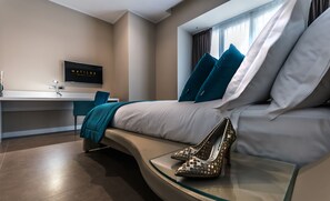 Quarto Clássico com Cama de Casal, 1 cama queen-size | Minibar, cofre no quarto, secretária, cortinas/cortinados opacos 