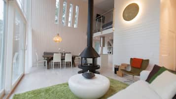 ChalĂ© superluxo, 2 quartos, banheira de hidromassagem, vista parcial para o mar | Ărea de estar