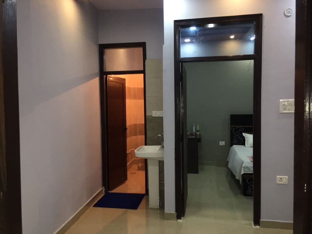 A Perfect Place For A Comfortable And Memorable Stay - New Delhi Indira Gandhi Airport (DEL)