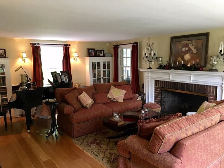 Charming Farmhouse Just Outside Of Nyc! - Nyack, NY