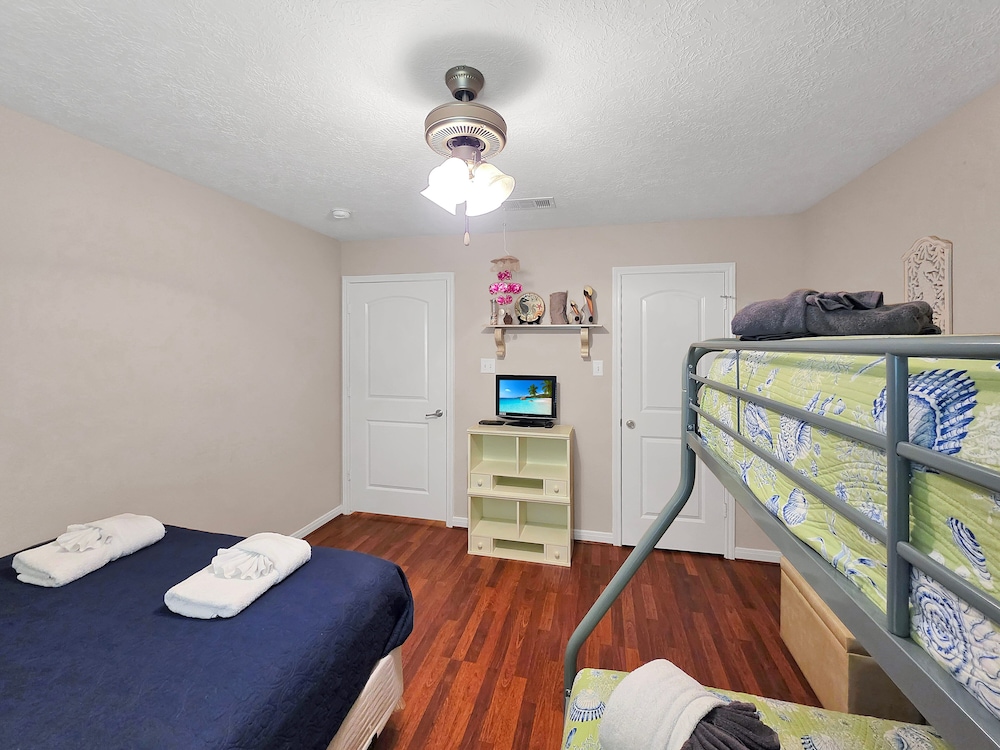 Sea Shed -A 3 Bedroom 2 Bath Home That Sleeps 9. - Crystal Beach