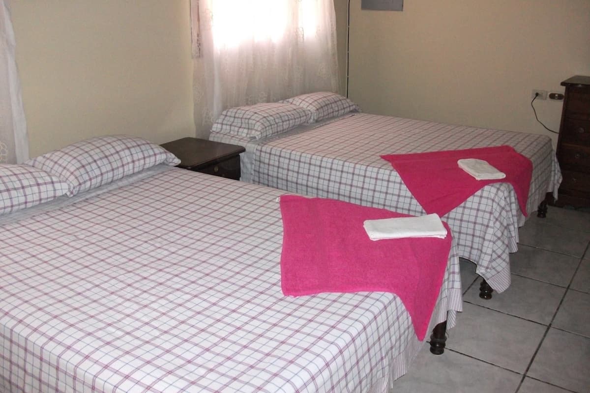 Quarto Quádruplo | Cofre no quarto, Wi-fi grátis