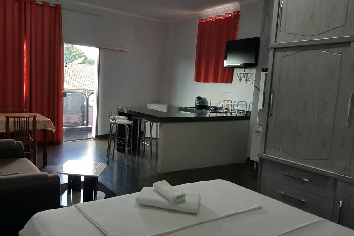 Quarto luxo, várias camas, vista para a cidade | Roupas de cama antialérgicas, frigobar, cortinas blackout
