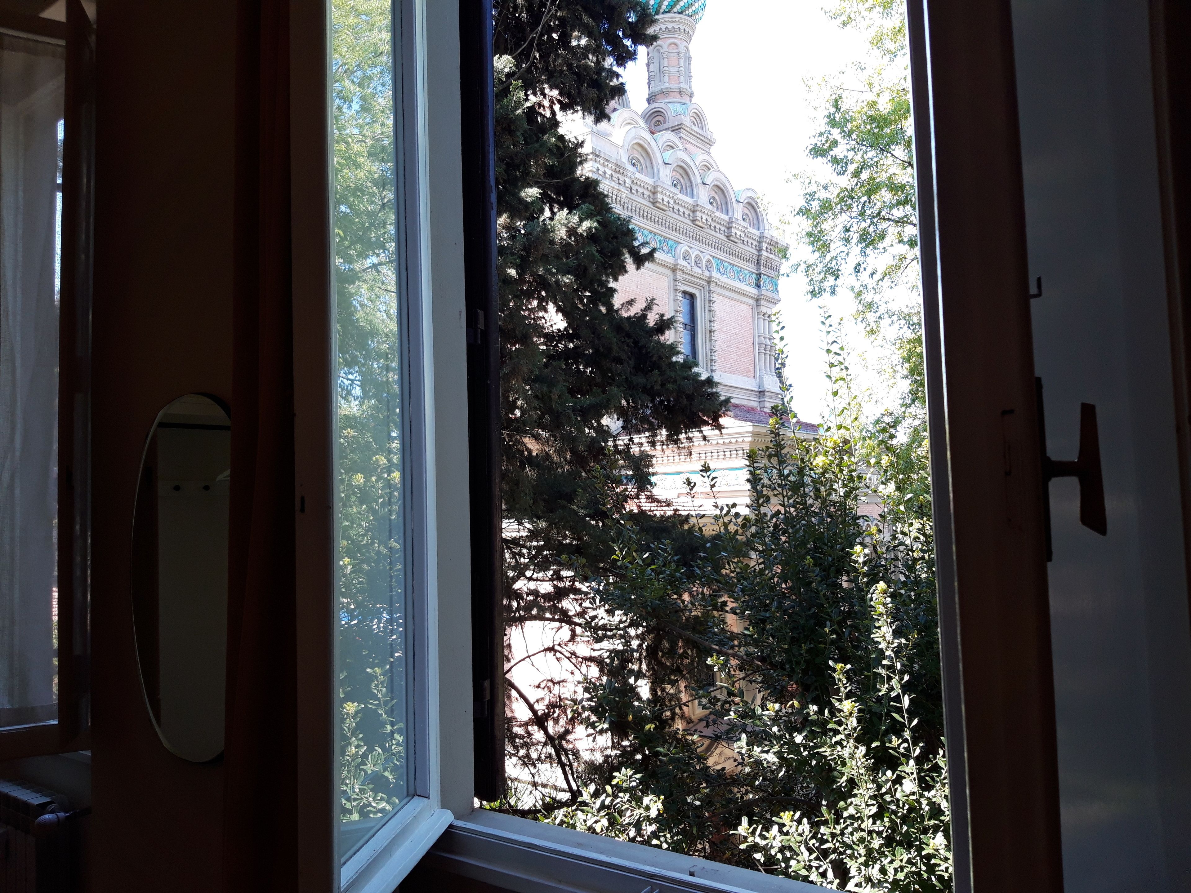 1 quarto, escrivaninha, cortinas blackout, quartos à prova de som