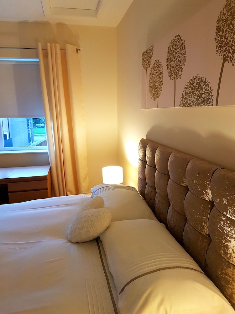 Ahoy4 Carrickfergus Front-line Sea-views! - Northern Ireland