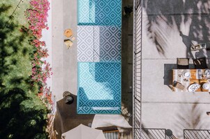 2 piscinas exteriores, da(s) 9:00 à(s) 21:00, guarda-sóis 