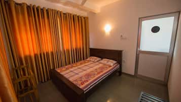 Quarto triplo luxo, 1 quarto | Escrivaninha