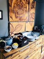 Café da manhã completo todos os dias mediante uma taxa