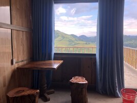 Suíte panorâmica | Edredons de pluma, cortinas blackout, Wi-Fi de cortesia, roupa de cama