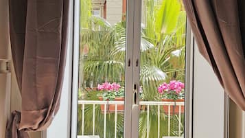 Quarto família | Individualmente decorados, individualmente mobiliados, escrivaninha