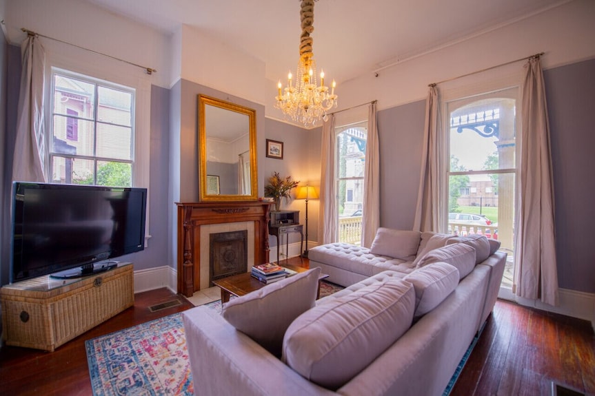 Macarty House: Resort-style Home For 16 - Outdoor Pool, Covered Bar & Large Deck - Louisiana