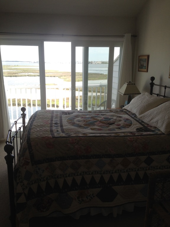 Fenwick Paradise Beach Villa-<br>beautiful Bayfront Condo .9<br>miles From The Beach<br> - Delaware