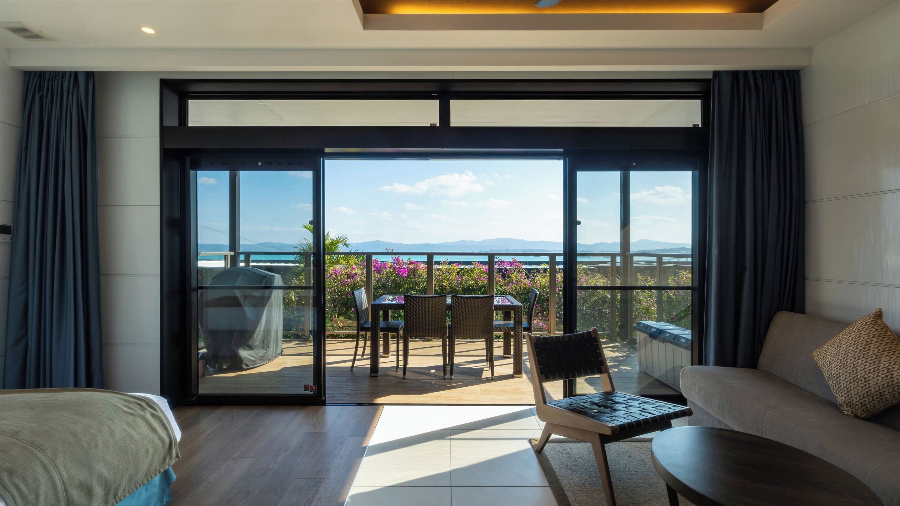 Villa, vista para o oceano (Terrace, B) | Edredões de penas, minibar, cofre no quarto 