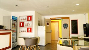 Pequeno-almoço continental diário (15 EUR por pessoa) 