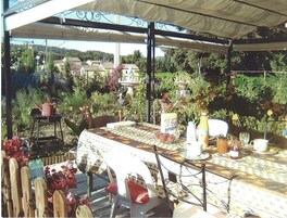 Café da manhã feito na hora grátis todos os dias