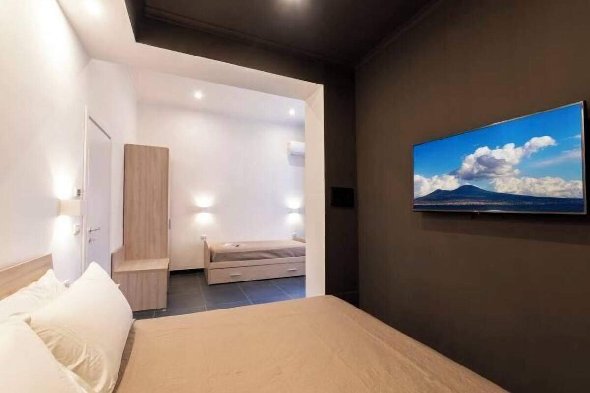 Minibar, cofre no quarto, secretária