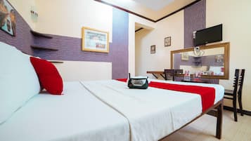 Quarto casal | Escrivaninha, Wi-Fi de cortesia, roupa de cama
