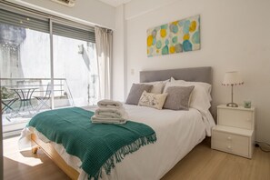 Apartamento, 1 cama Queen e sofá-cama, para não fumantes | 1 quarto, ferros/tábuas de passar roupa, Wi-Fi de cortesia