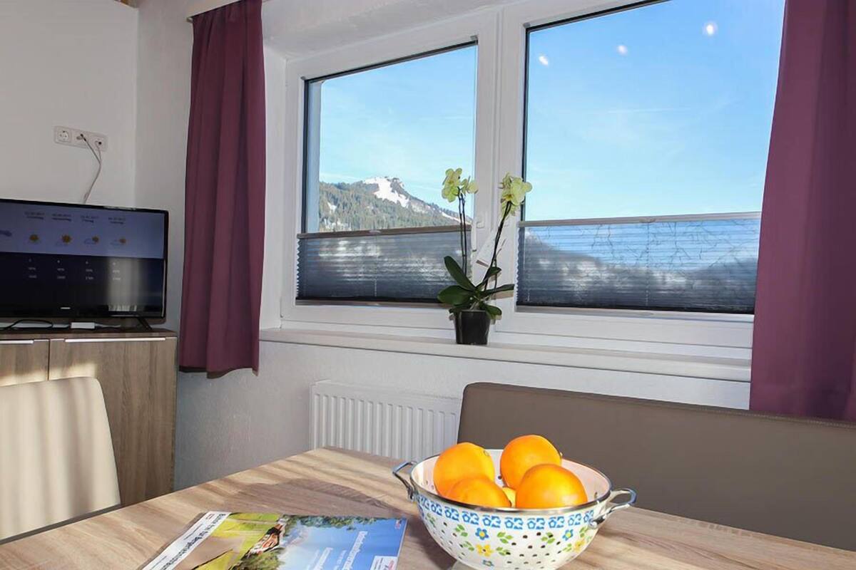 Apartamento Comfort, vista para a montanha | Refeições no quarto