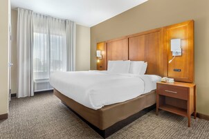 Escrivaninha, espaço de trabalho para notebook, cortinas blackout