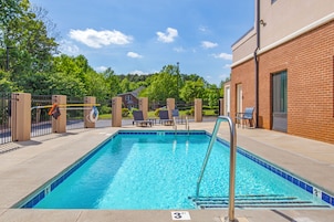 Piscina exterior sazonal