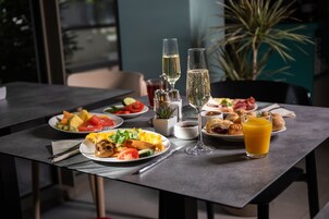 Pequeno-almoço tipo buffet diário incluído 