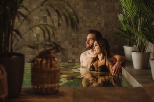 Sala(s) para tratamentos a casais, sauna, banheira de hidromassagem 