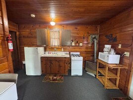 Cabana, 1 cama de casal | Cozinha americana privada | Micro-ondas, cafeteira/chaleira