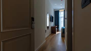 Superior Twin Room | 1 quarto, roupas de cama premium, cofres nos quartos, escrivaninha