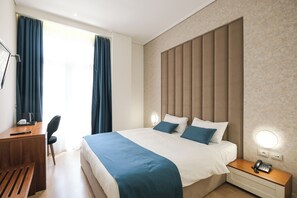 Quarto Duplo Standard, 1 cama queen-size, Vista para a cidade | 1 quarto, cofre no quarto, secretária, quartos insonorizados 