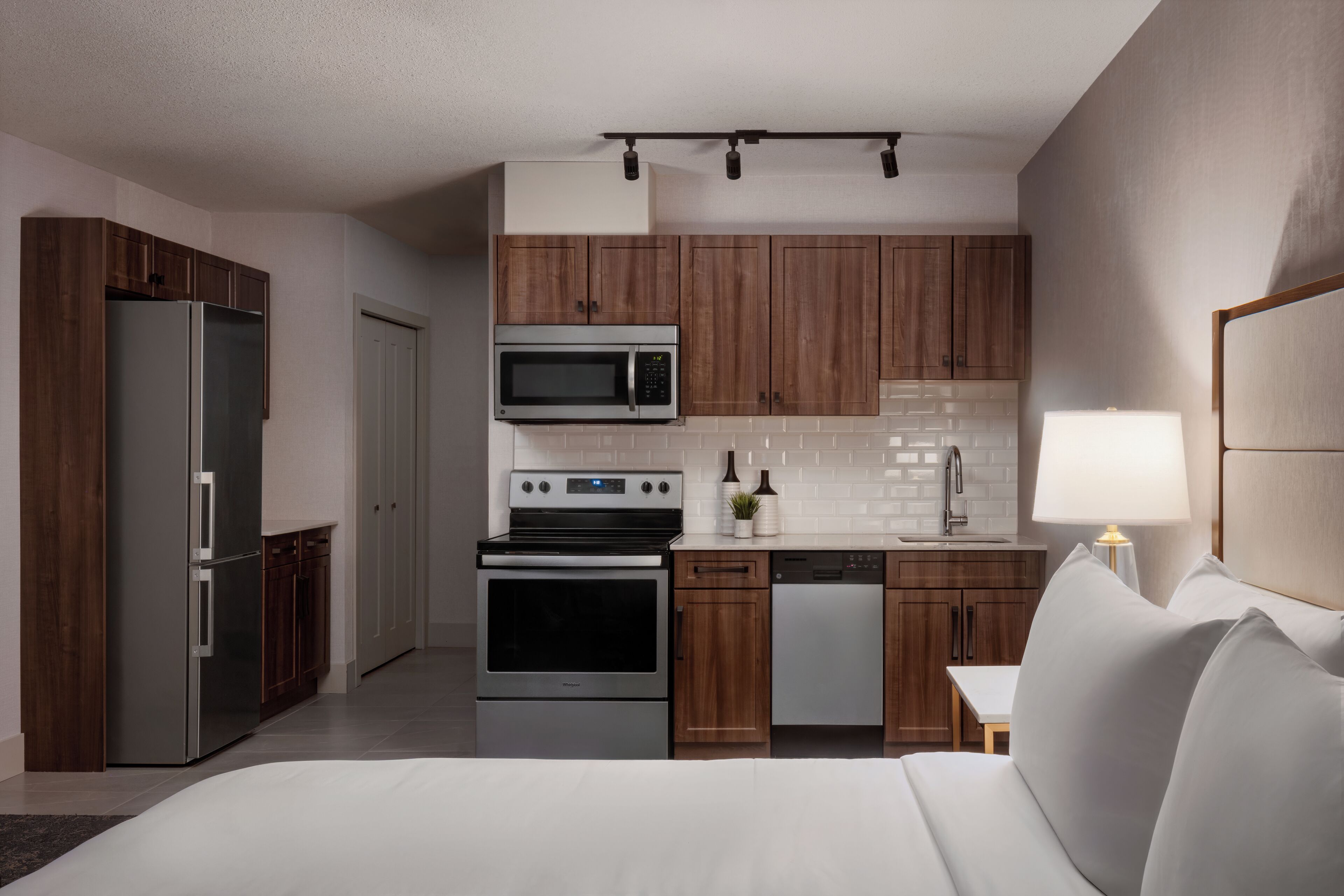 Quarto Superior, 1 cama king-size, cozinha | Cozinha privada | Uma cafeteira/bule 