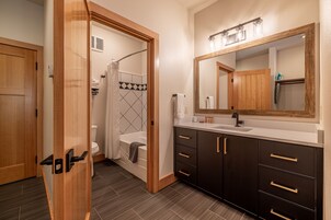 Suite, 1 cama king-size, não fumadores, Vista para a cidade | Vista do quarto