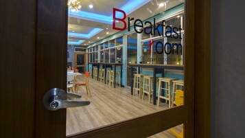 Café da manhã (THB 100 por pessoa)