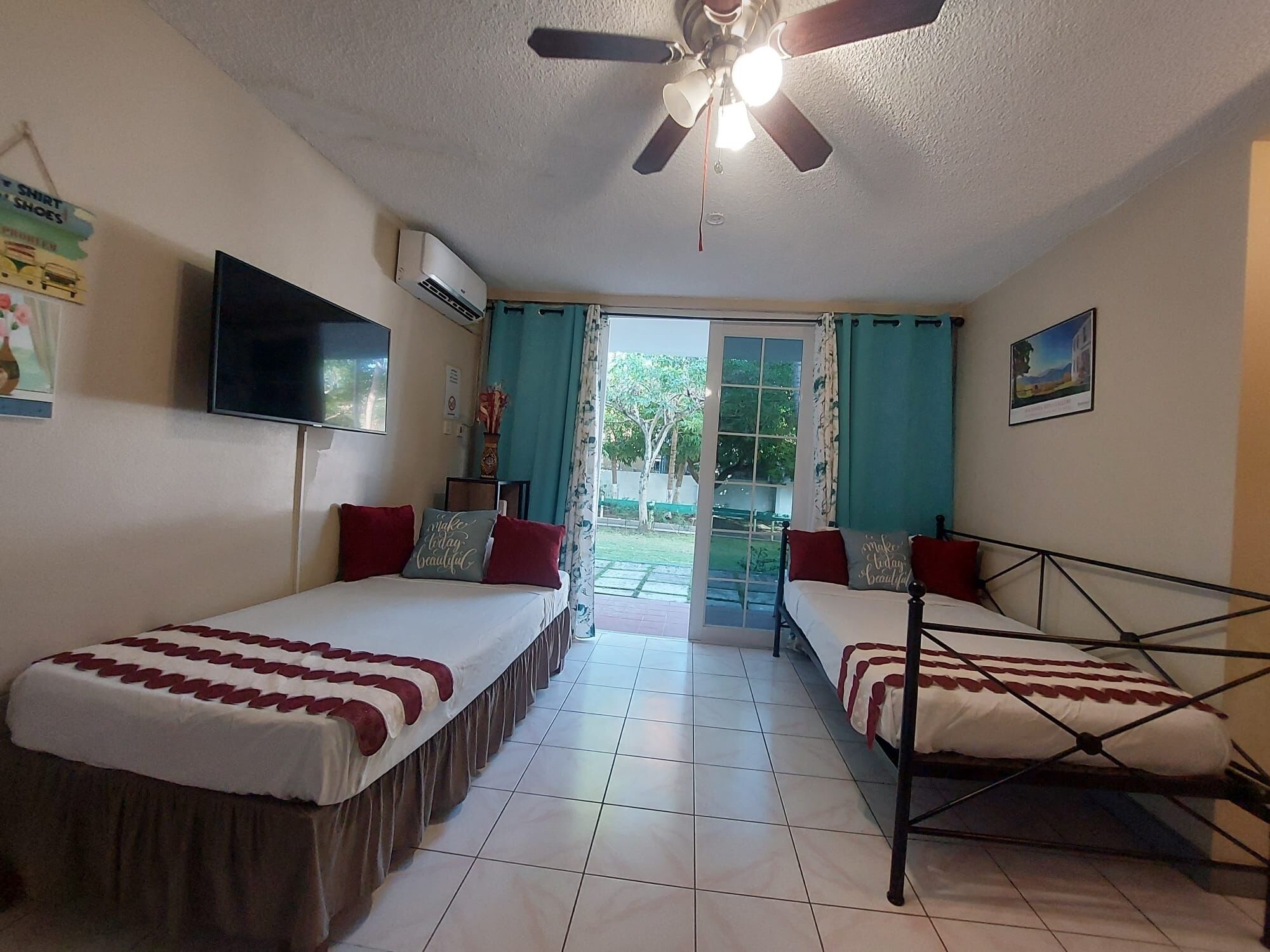 Rosi Ocean Sand Hotel Apt(@ Sandcastles)<br>1 Bdm 3 Beds. <Br>free Beach,pool, Parking - Ocho Rios