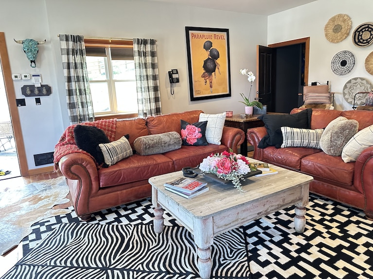 Gated 2 Bedroom Cottage: 4 Personnes, Vue Sur Le Lac, Cheminée, Cuisine. - Montana