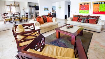 Apartamento luxo | Sala de estar | TV de tela plana
