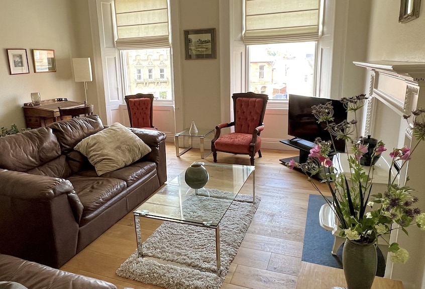 Lovely Townhouse With Garden Overlooking The Square Sleeps 2-5+ Comfortably - Melrose