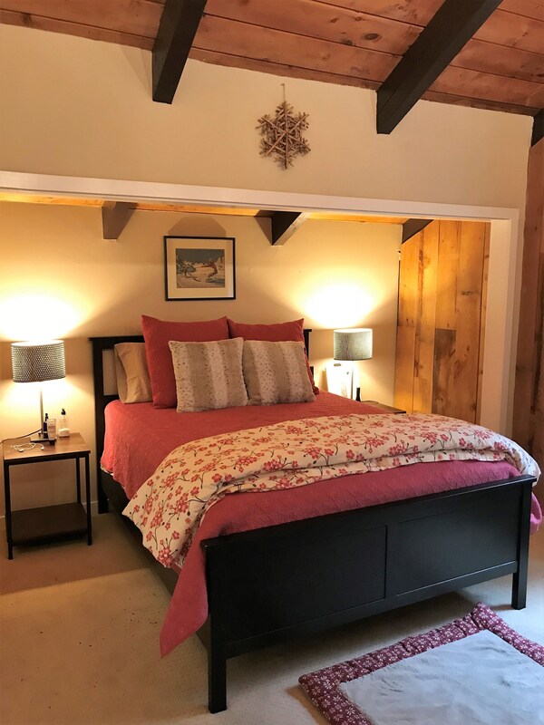 North Conway Private, Wooded In-town Location - North Conway